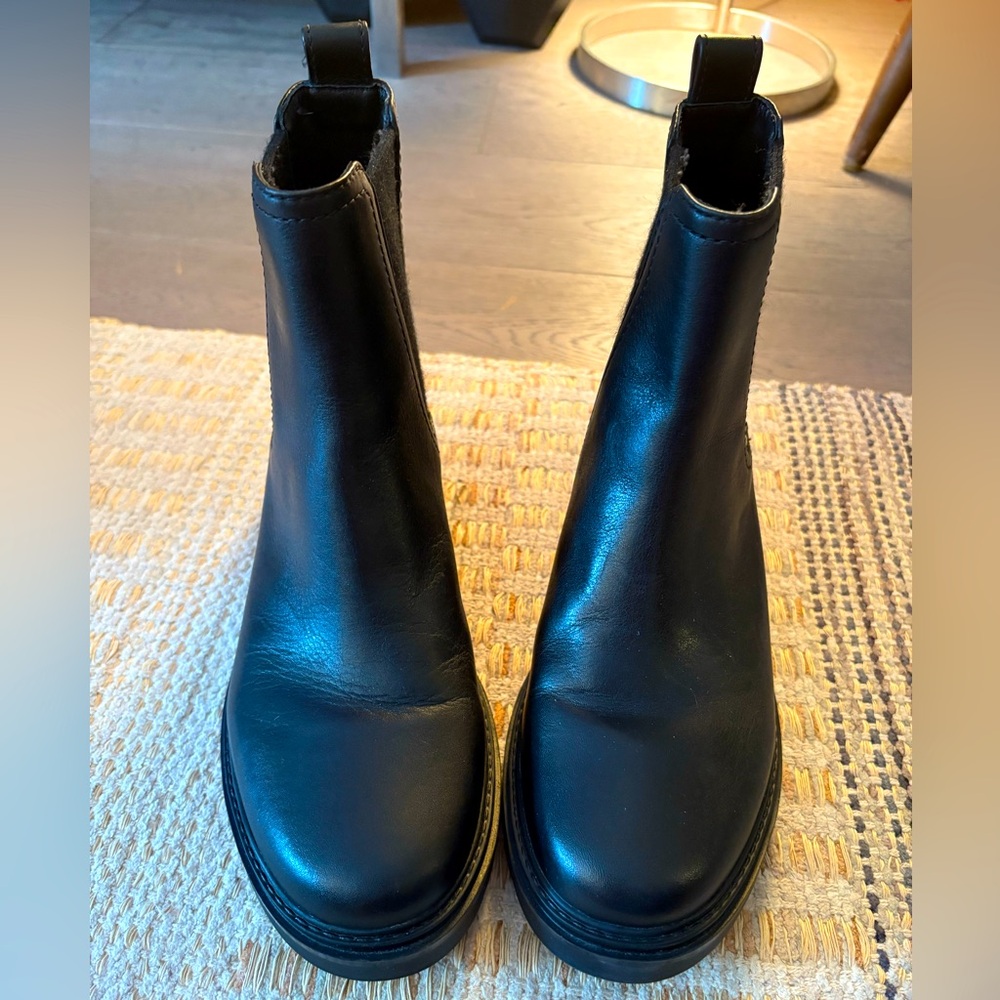 Vince Water-Resistant Leather Chelsea Boots 2025 Seas… - Gem